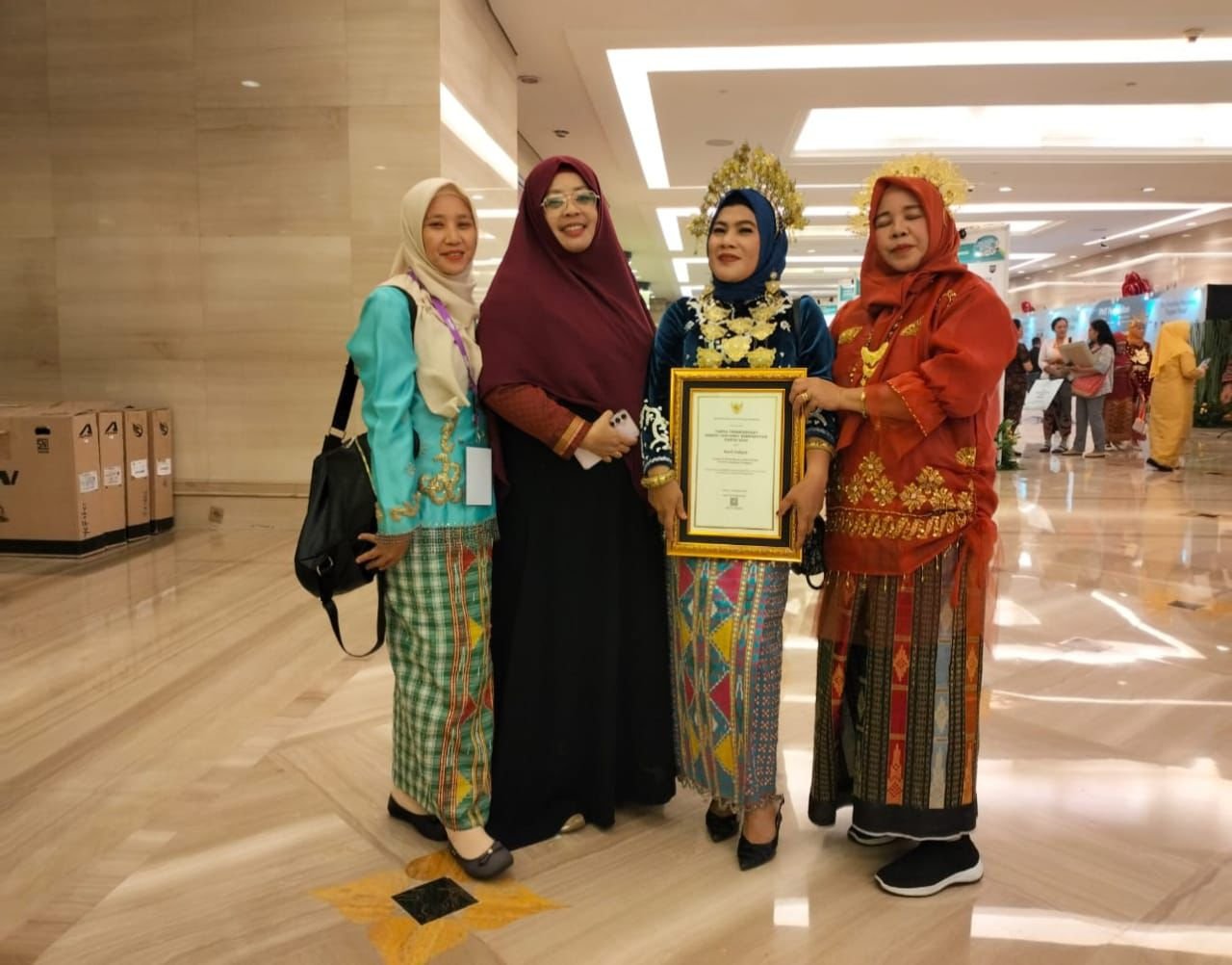 Kemenkes RI Berikan Penghargaan ke Posyandu Sido Rukun Aepodu Konsel ... Kemenkes RI Berikan Penghargaan ke Posyandu Sido Rukun Aepodu Konsel ...